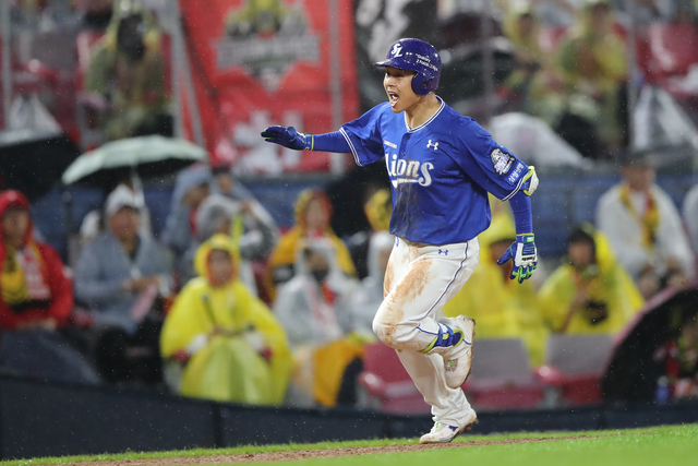 2024 KS 1차전 ‘야속한 비’…KBO 역사상 최초 서스펜디드 게임 - 대구일보